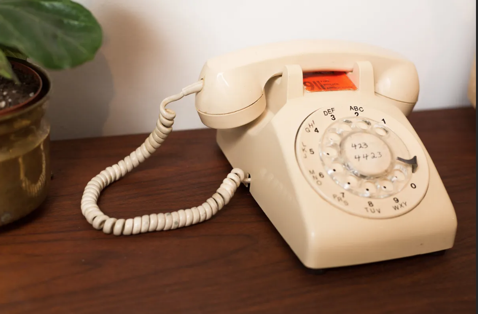 Rotary Phones Explained To The Young - BillLawrenceOnline