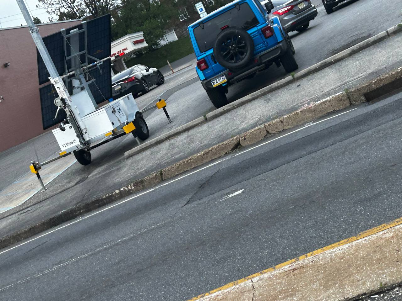 Blue Jeep Stalking Charlie Alexander - BillLawrenceOnline